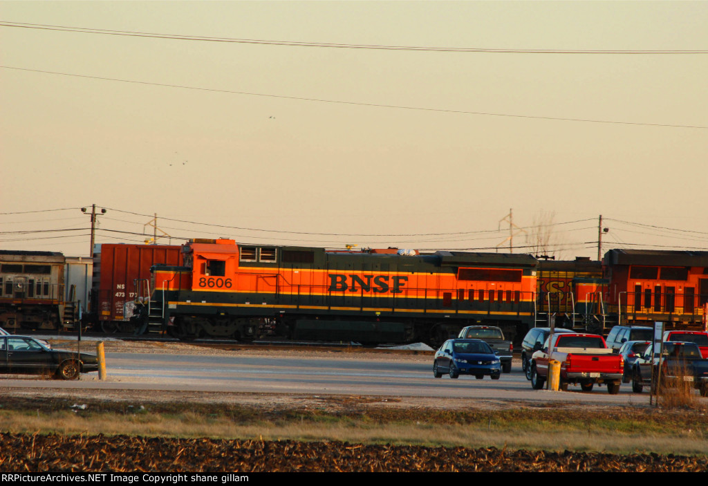 BNSF 8606 roster shot.